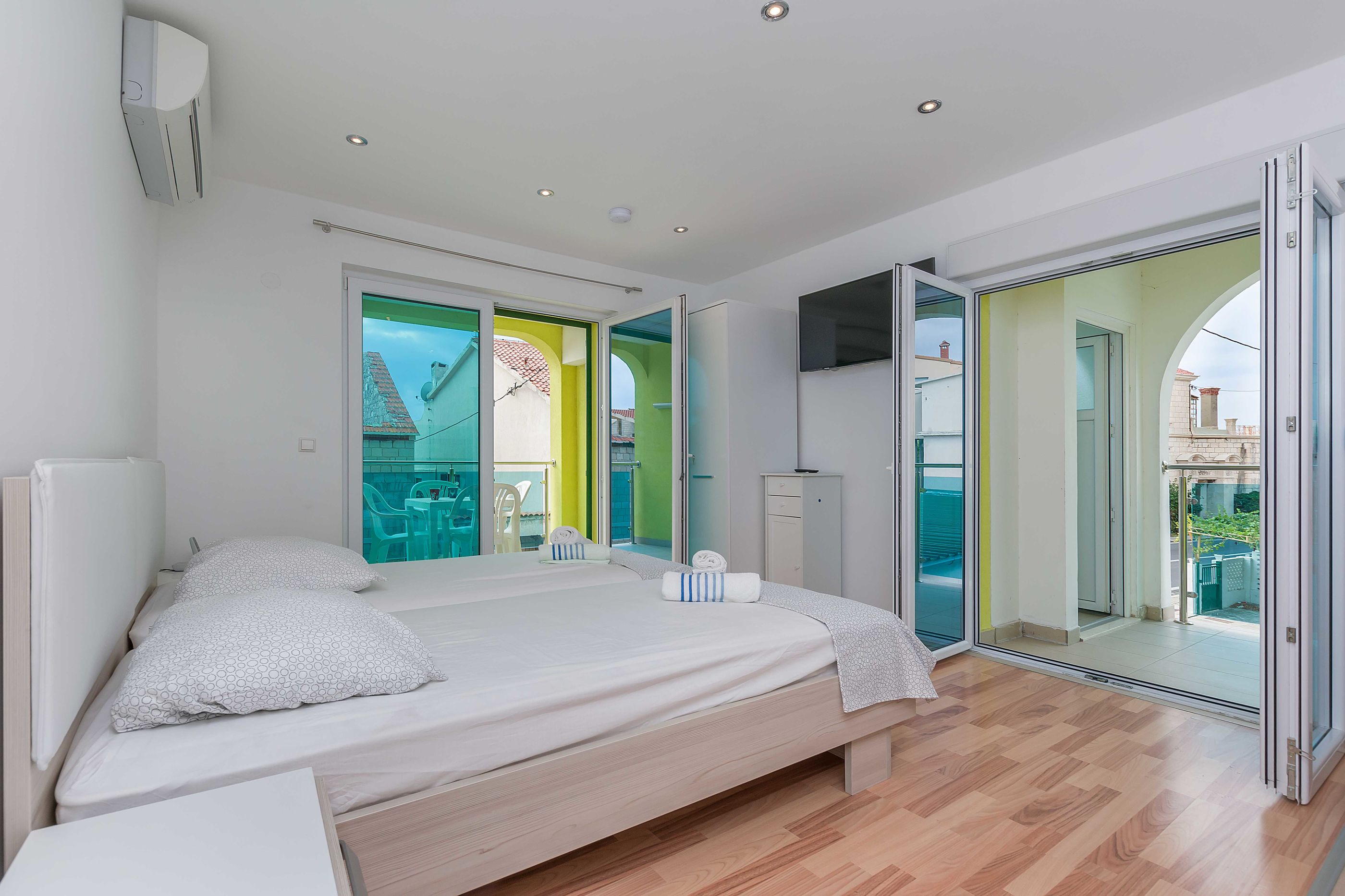 Apartmani Road star 74741-A1 Mali rat | Njuškalo Turizam